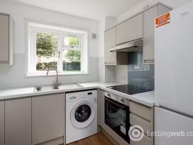 Property to rent in Falcon Road West, Morningside, Edinburgh.