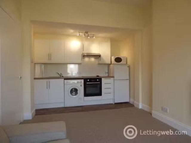 Property to rent in Flat 3F4, 11 Wardlaw Place