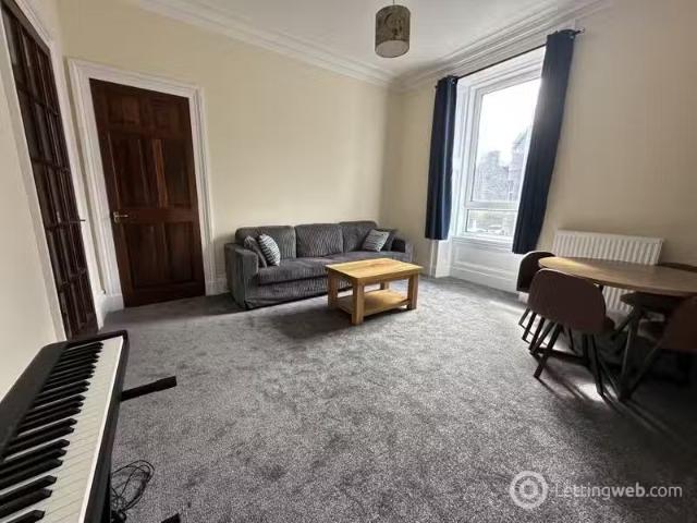 Property to rent in Flat 4, 37 Mount Street, Aberdeen, AB25 2QX