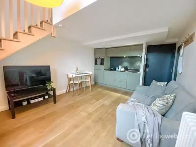 Property to rent in Flat 8, Mc Donald Road, Broughton, Edinbur.
