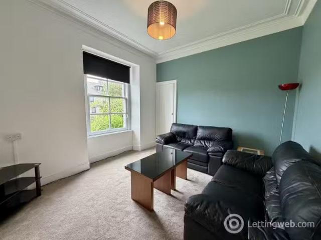 Property to rent in Flat A, 266 Holburn Street, Aberdeen, AB10.