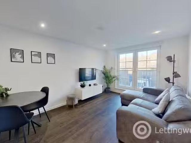 Property to rent in Giles Street, Edinburgh, EH6