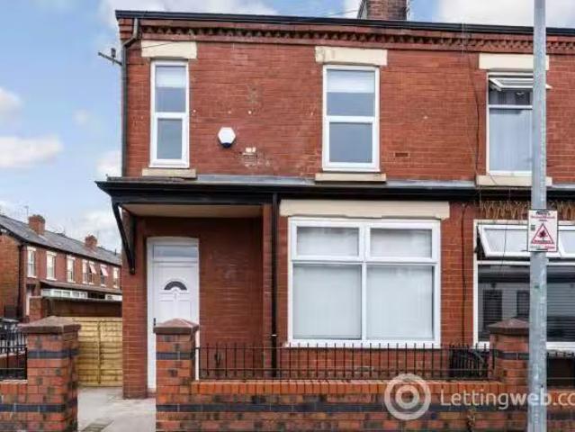 Property to rent in Glendore, Salford