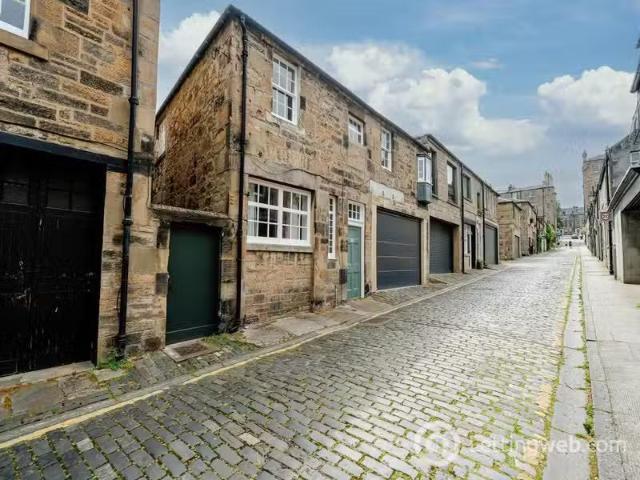 Property to rent in Gloucester Lane, New Town