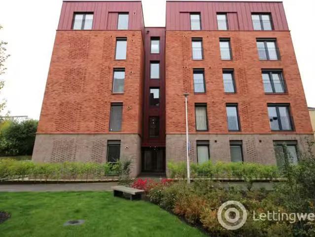 Property to rent in Greenholme Street, Kings Park, Glasgow, G4.