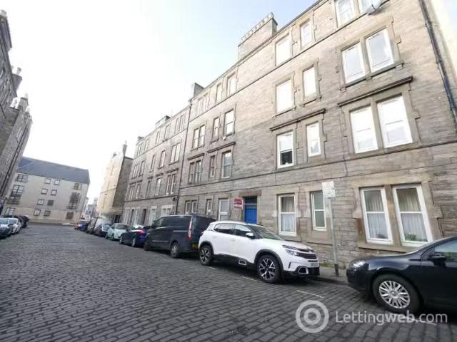 Property to rent in Heriot Hill Terrace, Canonmills, Edinburgh.