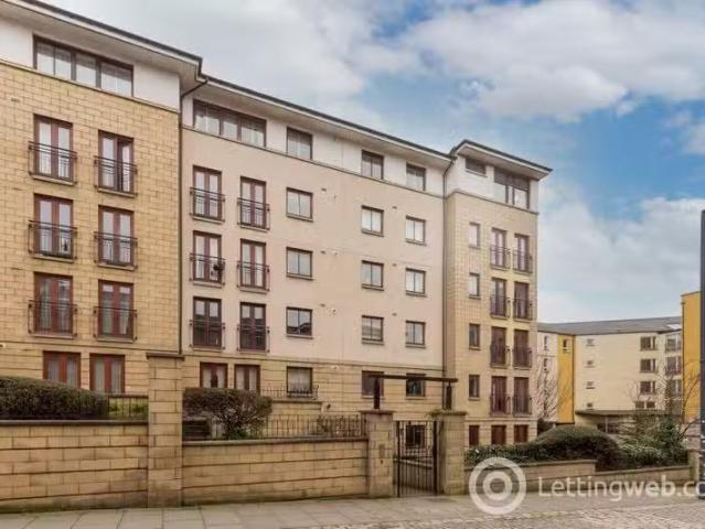 Property to rent in High Riggs, Tollcross, Edinburgh, EH3