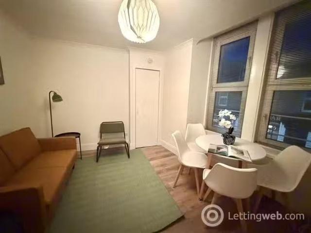 Property to rent in Hilltown, Dundee