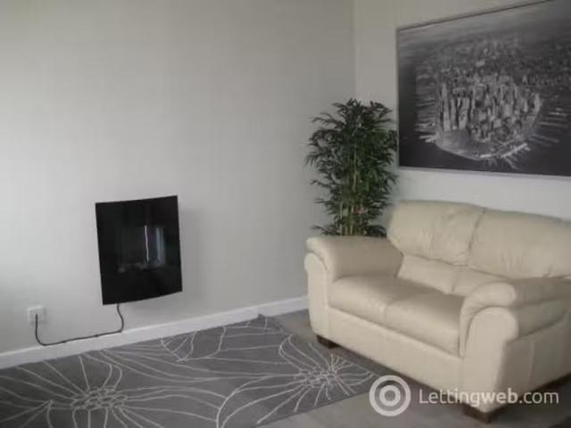 Property to rent in Holburn Street, Aberdeen, AB10