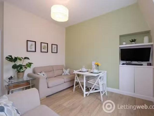 Property to rent in Hollybank Place, Aberdeen, AB11 6XS