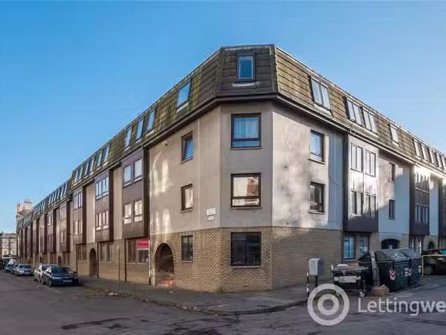 Property to rent in Lochrin Place, Edinburgh, EH3