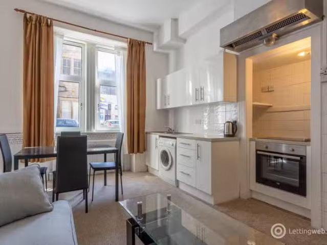 Property to rent in Lochrin Place, Tollcross, Edinburgh