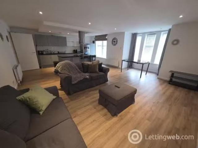 Property to rent in Polmuir Gardens, Ferryhill, Aberdeen, AB11.