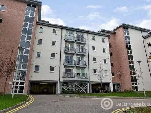 Property to rent in Queens Crescent, Aberdeen, AB15