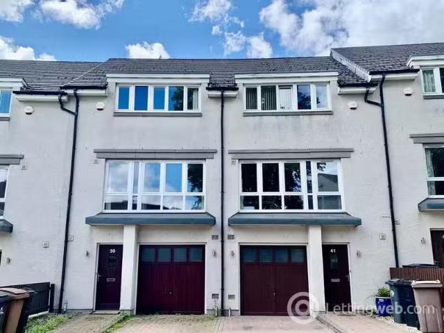 Property to rent in Queens Crescent, Kepplestone, AB15