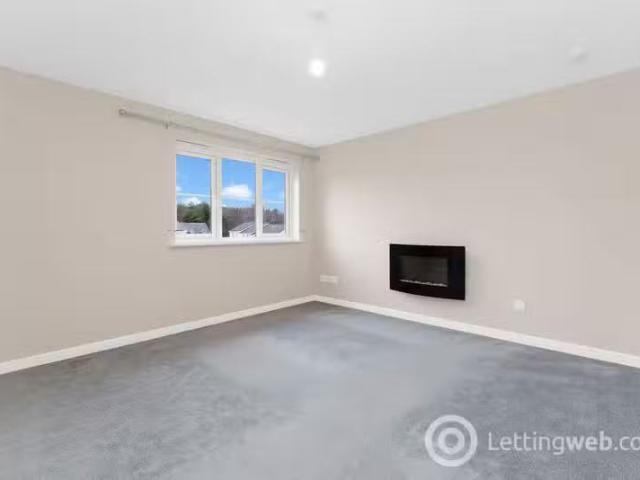 Property to rent in Queens Crescent, Livingston, West Lothian.