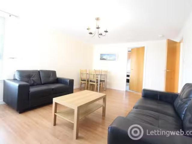 Property to rent in Riverside Drive, Third Floor, AB11