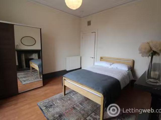 Property to rent in Rosemount Place, Aberdeen, AB25 2YH