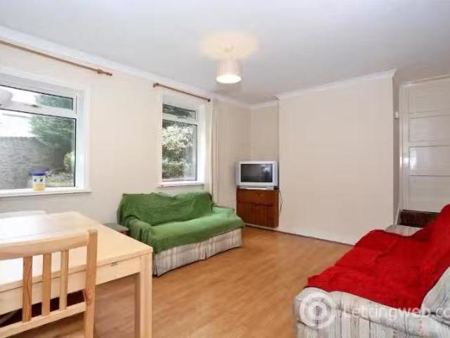 Property to rent in Roslin Terrace, City Centre, Aberdeen, AB2.