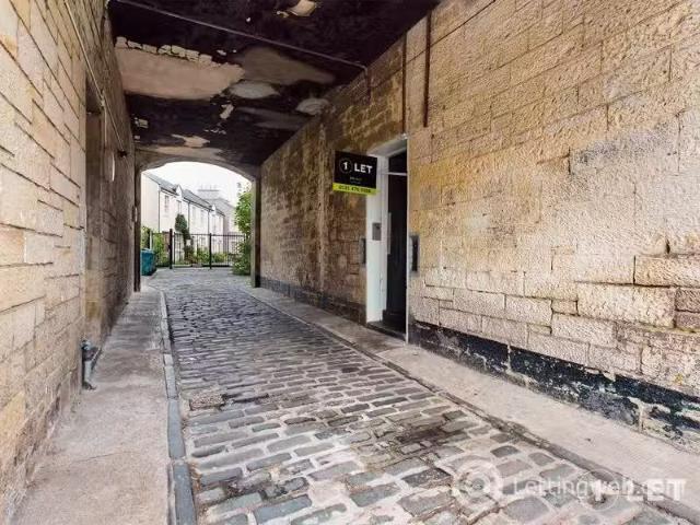 Property to rent in St Leonards Street, Newington, Edinburgh.