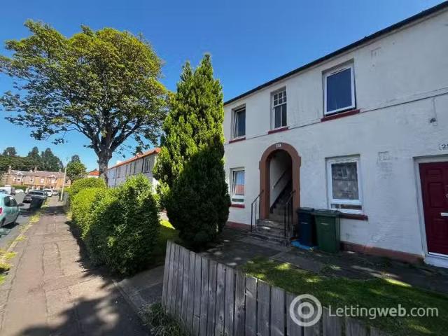 Property to rent in Saughton Gardens, Corstorphine, Edinburgh.