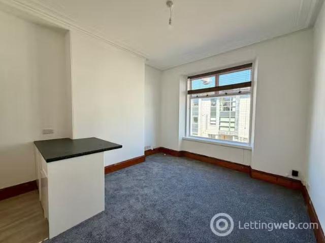 Property to rent in Second Floor Left, 85 Willowbank Road, Abe.