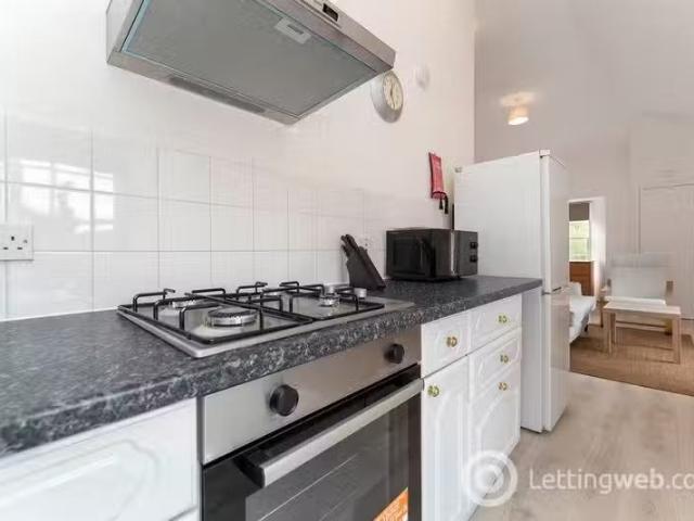 Property to rent in Smith's Place