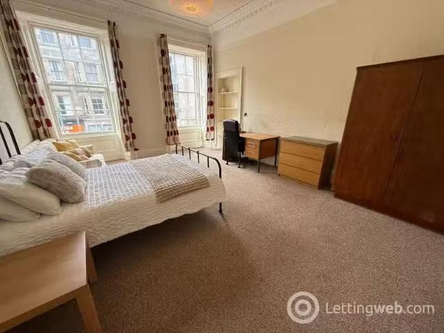 Property to rent in South Clerk Street, Newington, Edinburgh.