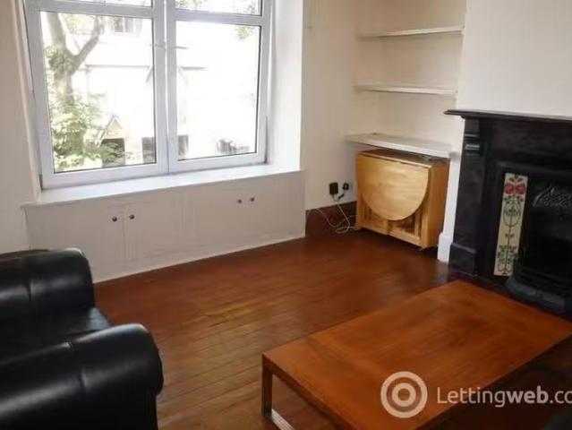 Property to rent in Thomson Street, First Floor Right, AB25