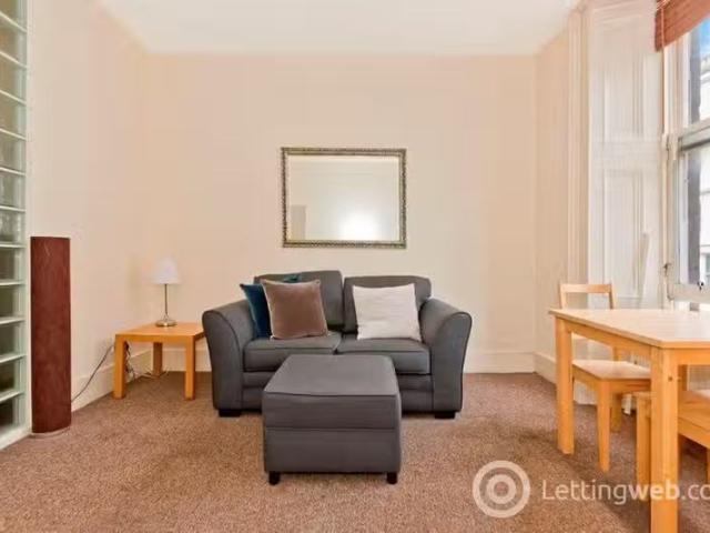 Property to rent in Union Street