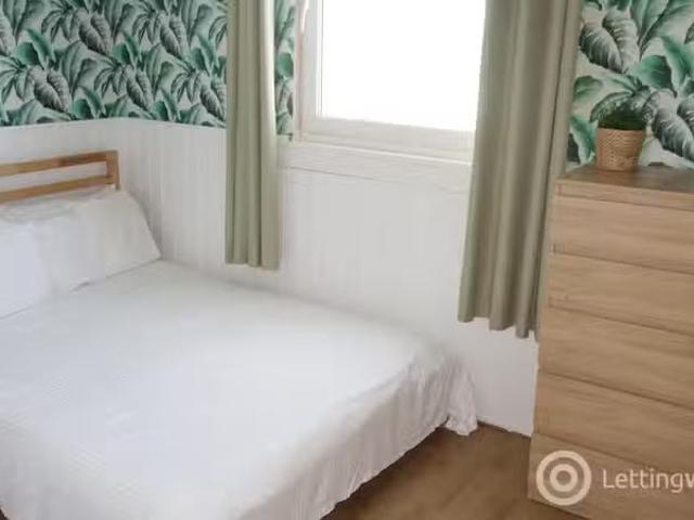Property to rent in Victoria Road, Aberdeen, AB11 9NA