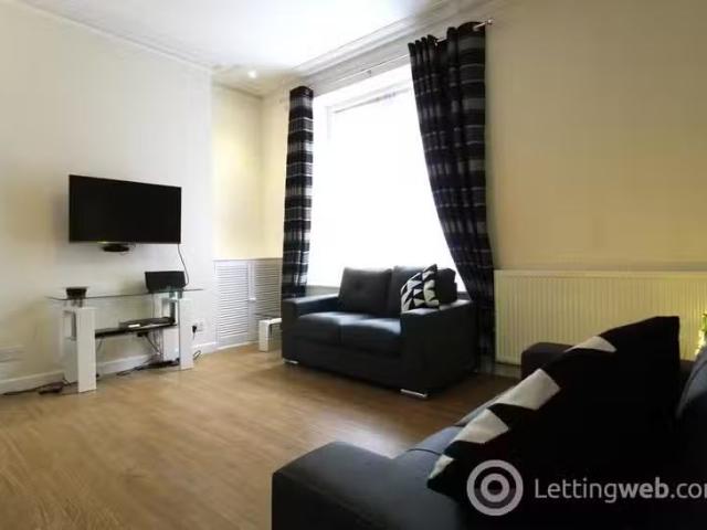 Property to rent in Wallfield Place, Ground Right