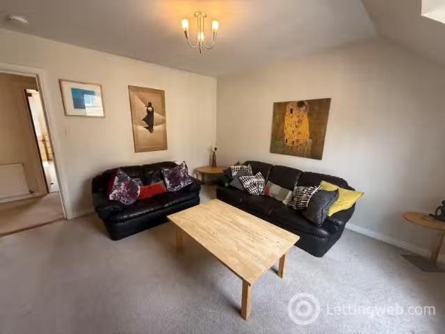 Property to rent in Waverley Park, Edinburgh, EH8