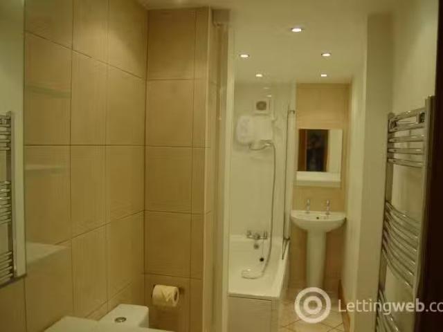 Property to rent in William Street