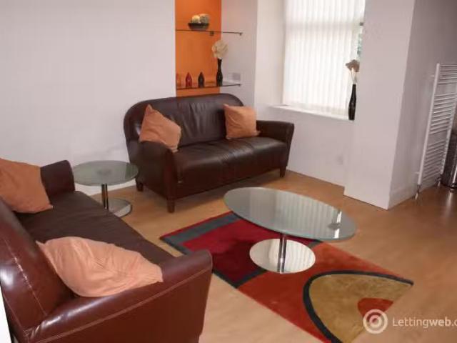 Property to rent in Willowbank Road