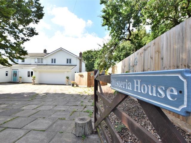 Property to rent in Wisteria House, 37 Pebmarsh Road, Colne Engaine, Colchester, CO6 | Leaders