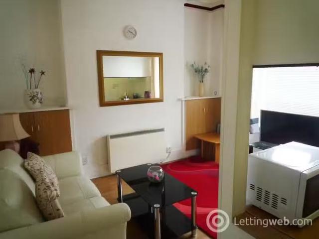 Property to rent in 140 Hutcheon Street, Aberdeen, AB25 3RX