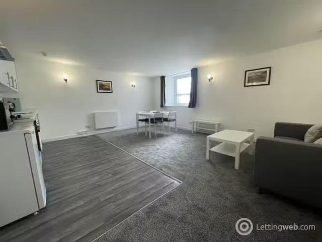 Property to rent in 153 Crown Street, Basement Flat