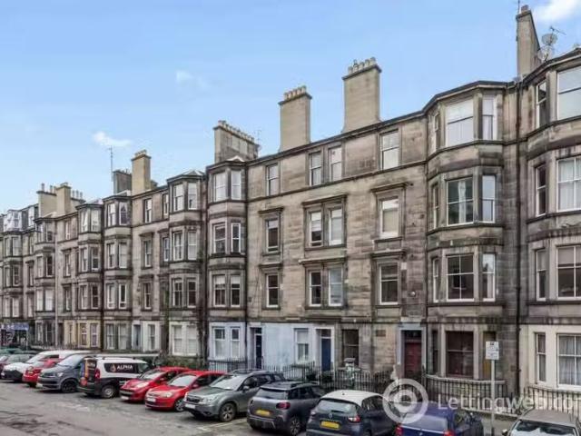 Property to rent in 19/2 Montgomery Street, Hillside, EDINBURG.
