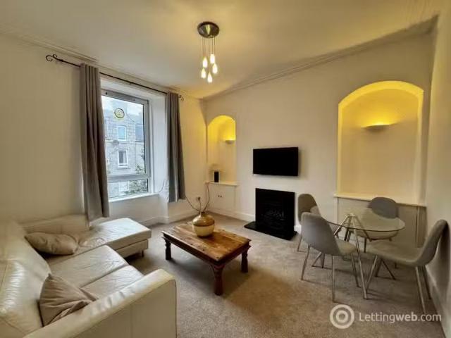 Property to rent in 19 Northfield Place