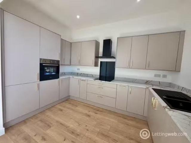 Property to rent in 110c Main Street, Townhill
