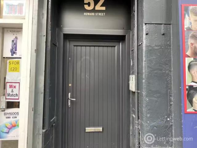 Property to rent in 1/2 at 52 Howard street