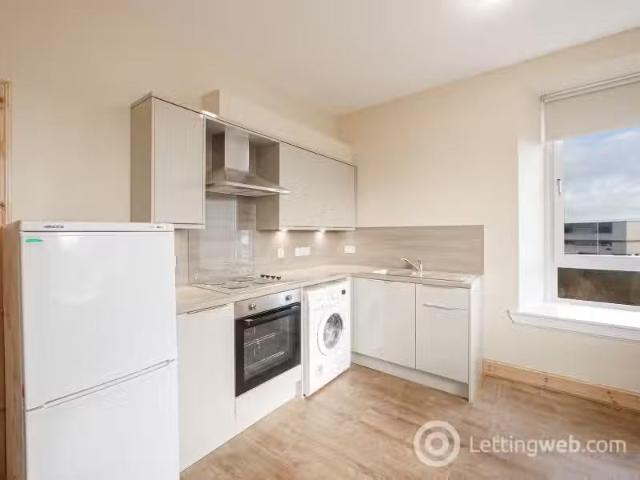 Property to rent in 1 Annfield Street off Hawkhill, Dundee.