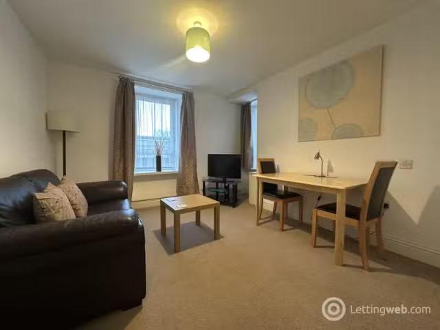 Property to rent in 248A Holburn Street