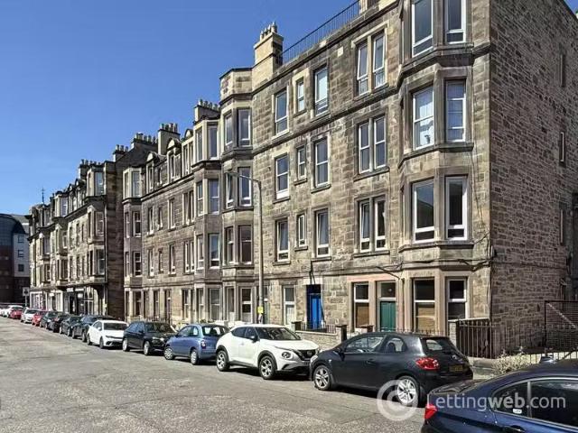 Property to rent in 27/7 Albion Road, Edinburgh, EH7 5QJ