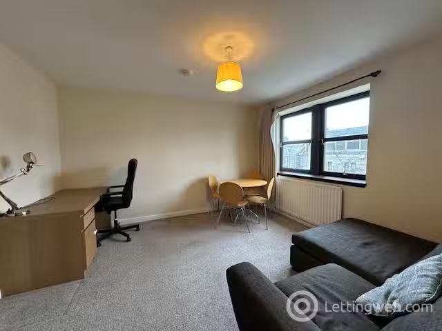Property to rent in 203E Union Grove