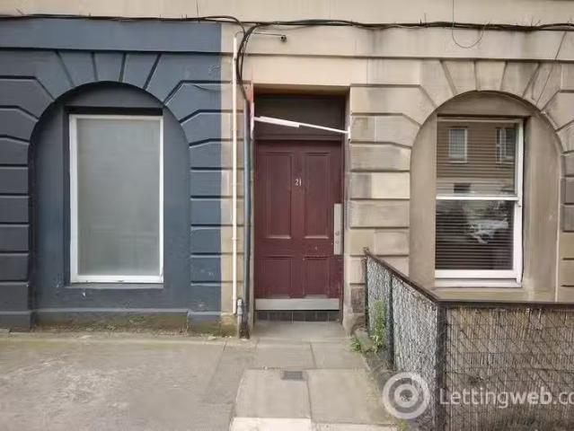 Property to rent in 21/7 Brougham Street