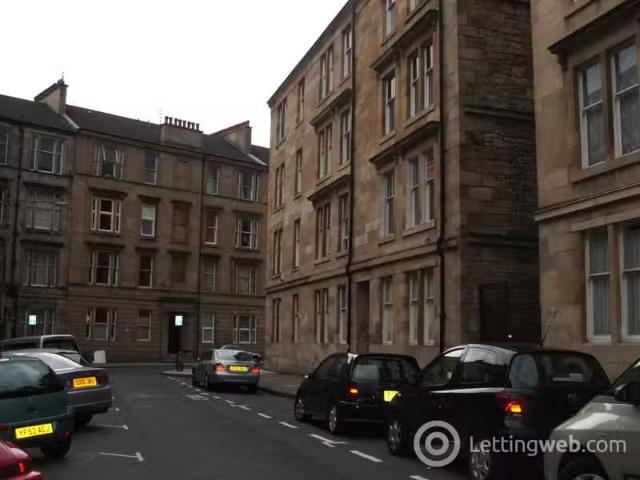 Property to rent in 23 willowbank crescent