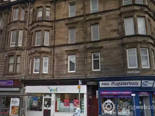 Property to rent in 2 Bedroom First floor flat, Broomlands St.