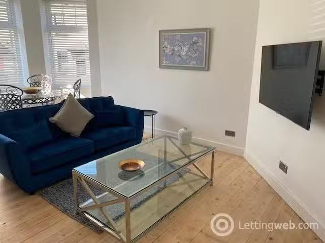 Property to rent in 2B Queen Street Broughty Ferry